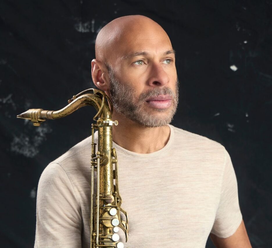 ジョシュア・レッドマン ブルーノート2作目となる新譜のリリースが決定 若きレギュラー・カルテットと練り上げた全曲書き下ろしの意欲作 | Everything Jazz