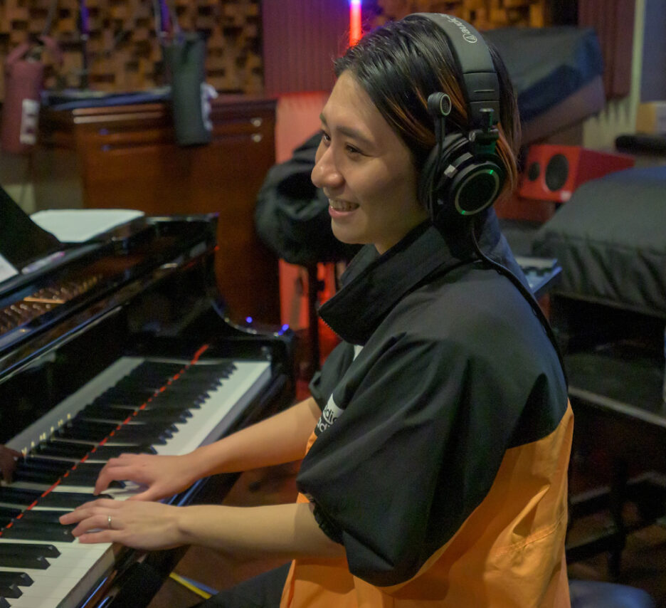 桑原あいが語る、新天地ロサンゼルスと、そこで生まれたニュー・アルバム『Flying?』 | Everything Jazz